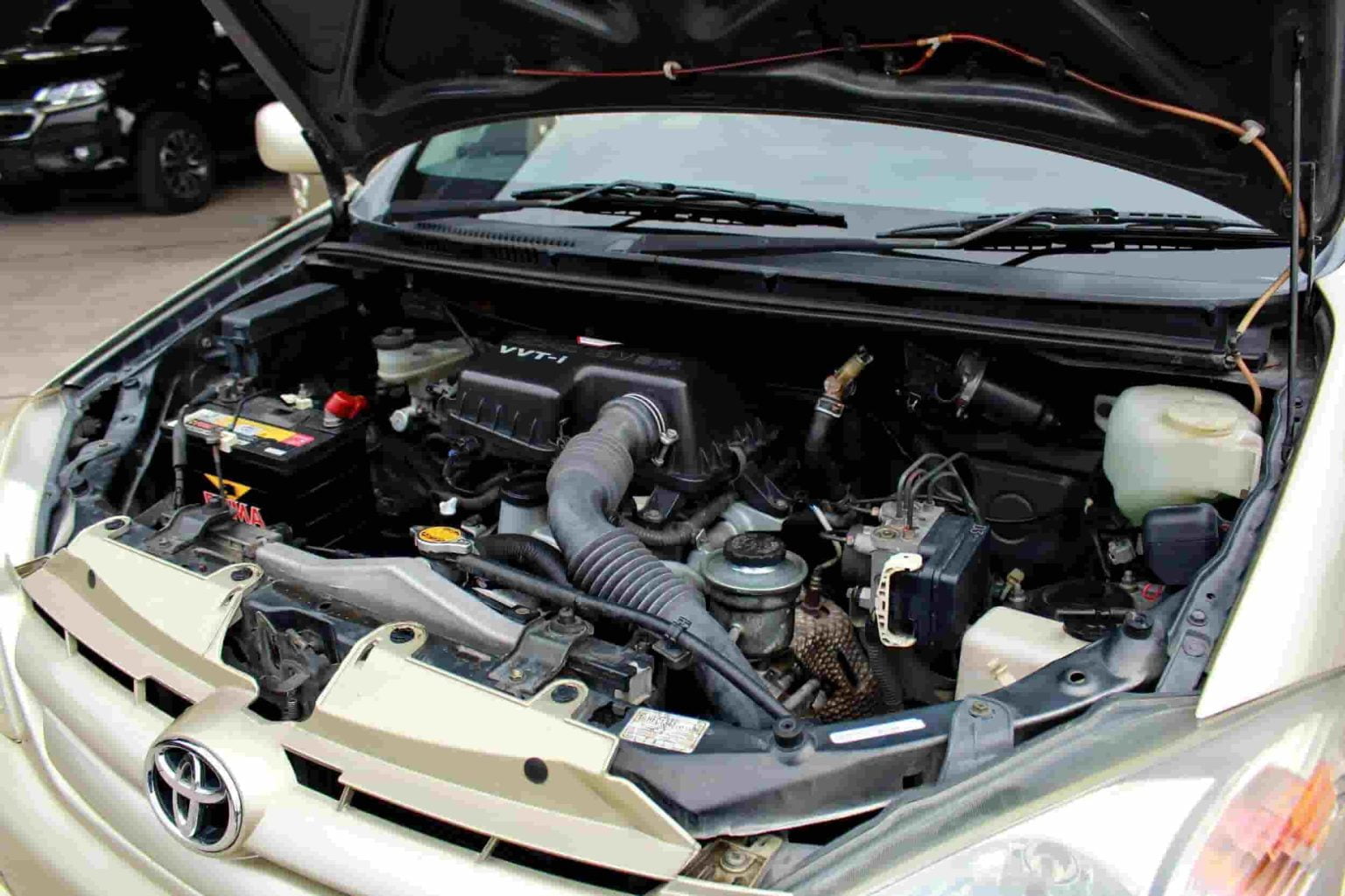 10 Cara Membersihkan Ruang Mesin Mobil Avanza - Doktermobil.net